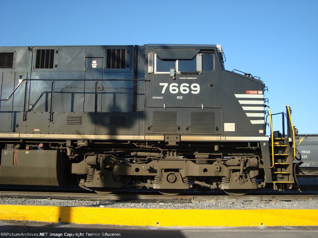 Norfolk Southern 7669